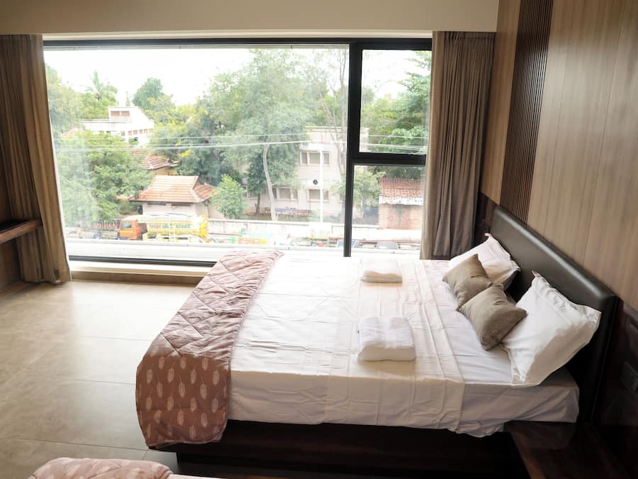 Quarto Triplo Executivo | Secretária adequada para computadores portáteis, Wi-fi grátis