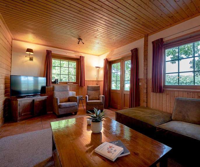 Attractive Swedish Group Accommodation By The Meadow - Amersfoort