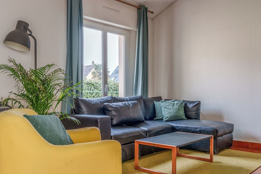 Family House With Garden And Terrace Near Lake Joué, Sleeps 8 / 4 Bedrooms - Tours