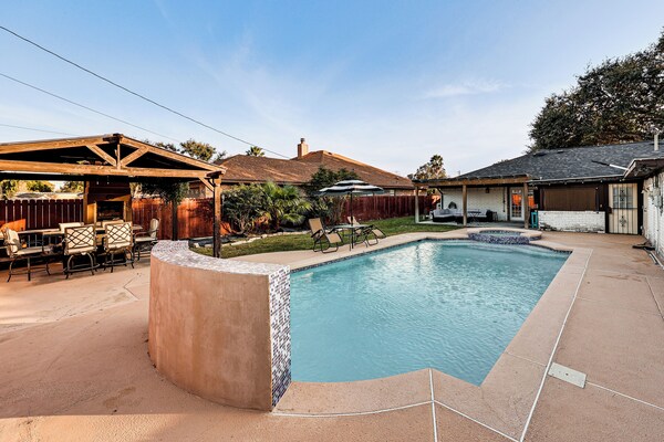 3 Mi To Downtown Mcallen: Quiet Home W/ Pool - McAllen, TX