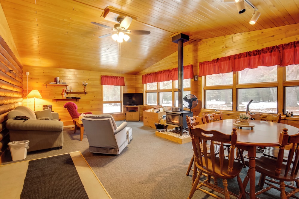Family Gem Near The Chain Of Lakes In Eagle River! - Eagle River, WI