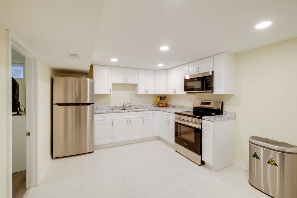 1 Mi To Metro: Dc Area Apt W/ Fenced Yard! - Silver Spring, MD