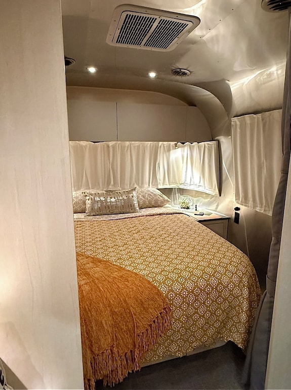 Serene Lakeside Camper Retreat - Vero Beach, FL