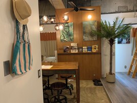 Apartamento Design em Condomínio Fechado, várias camas | Secretária, secretária adequada para computadores portáteis 