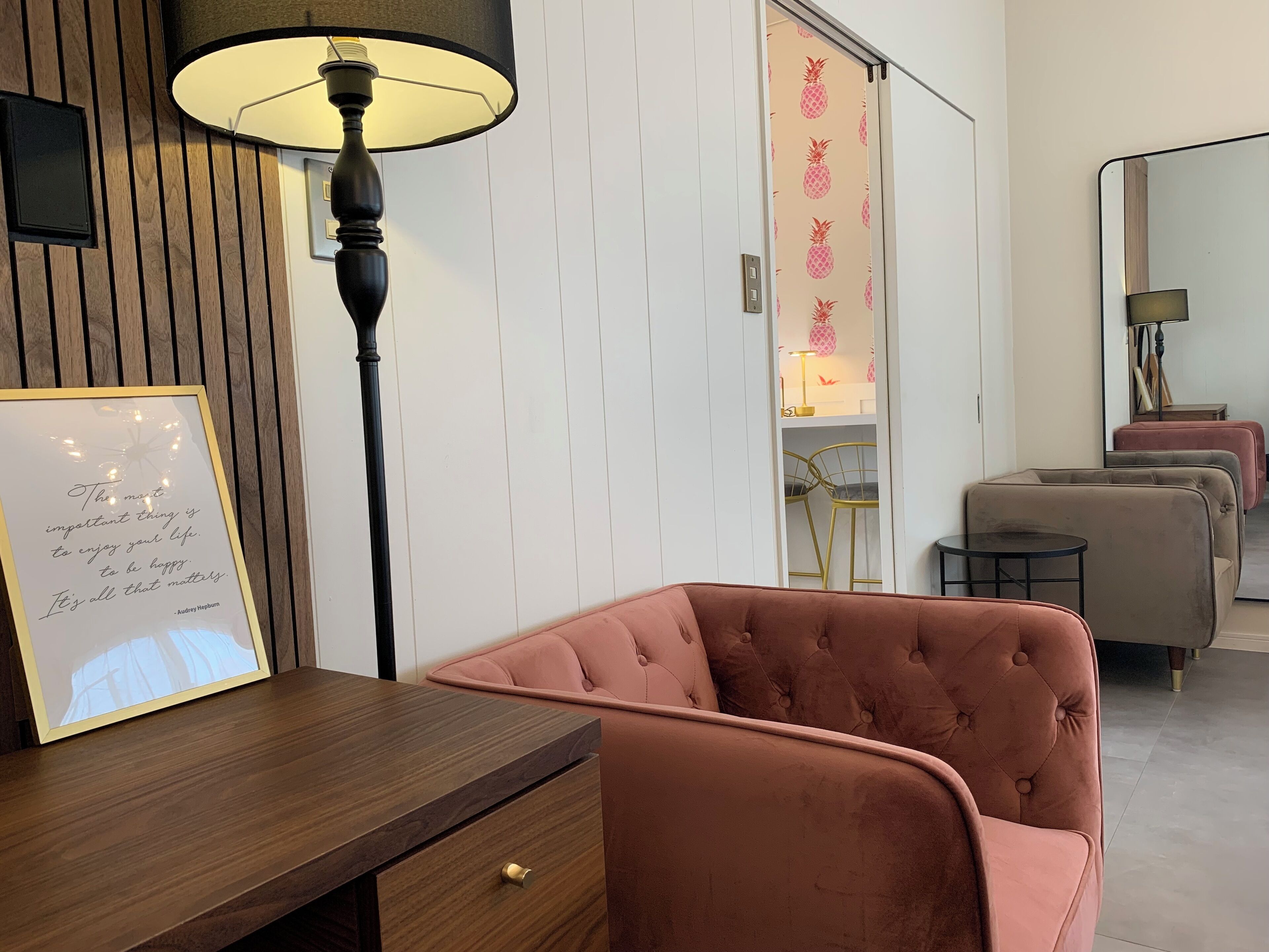 Quarto quádruplo família, várias camas | Escrivaninha, espaço de trabalho para notebook, cortinas blackout