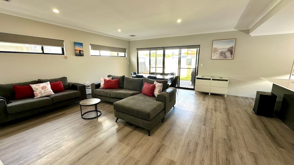 Welcome To Arlia, Your Stylish Escape In Busselton. - Busselton