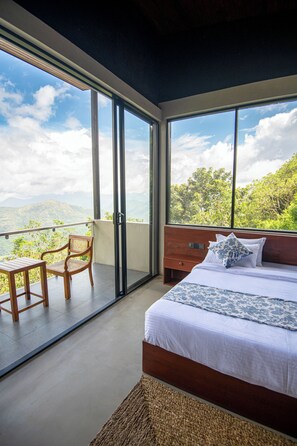 Quarto casal luxo, 1 cama King, para não fumantes, vista para a montanha | Vista para o lago