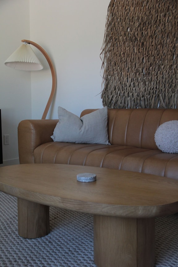 Gyro Beach Home, Okanagan Lake, Hot Tub, Fire Pit, Outdoor Shower. 3 Bedrooms. - Kelowna