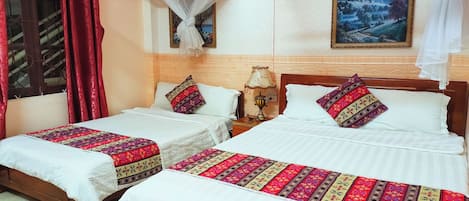 Quarto casal ou duplo básico, 2 camas Queen, para não fumantes | Wi-Fi de cortesia