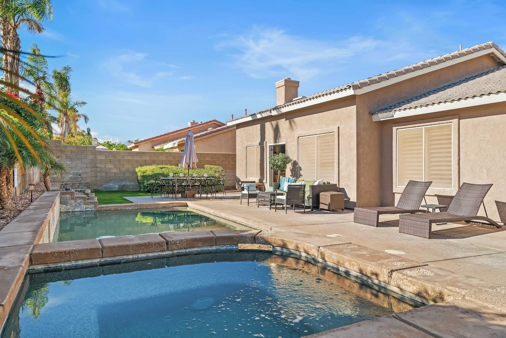 La Quinta Desert Haven Luxe Stay W/ Private Pool, Hot Tub, Pool Table - La Quinta, CA