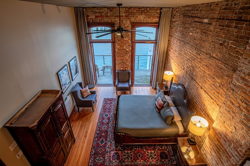 Historic Water View Room Overlooking The Bay With Private Balcony - Port Townsend
