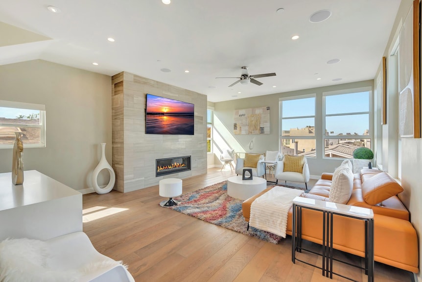 Stunning Luxurious Home With Rooftop, Steps To Sand/beach - Long Beach, CA