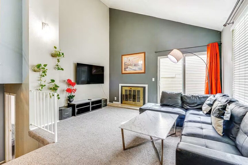 Charming 3-bedroom Townhome With Wifi And Ac In West Valley City - West Valley City, UT