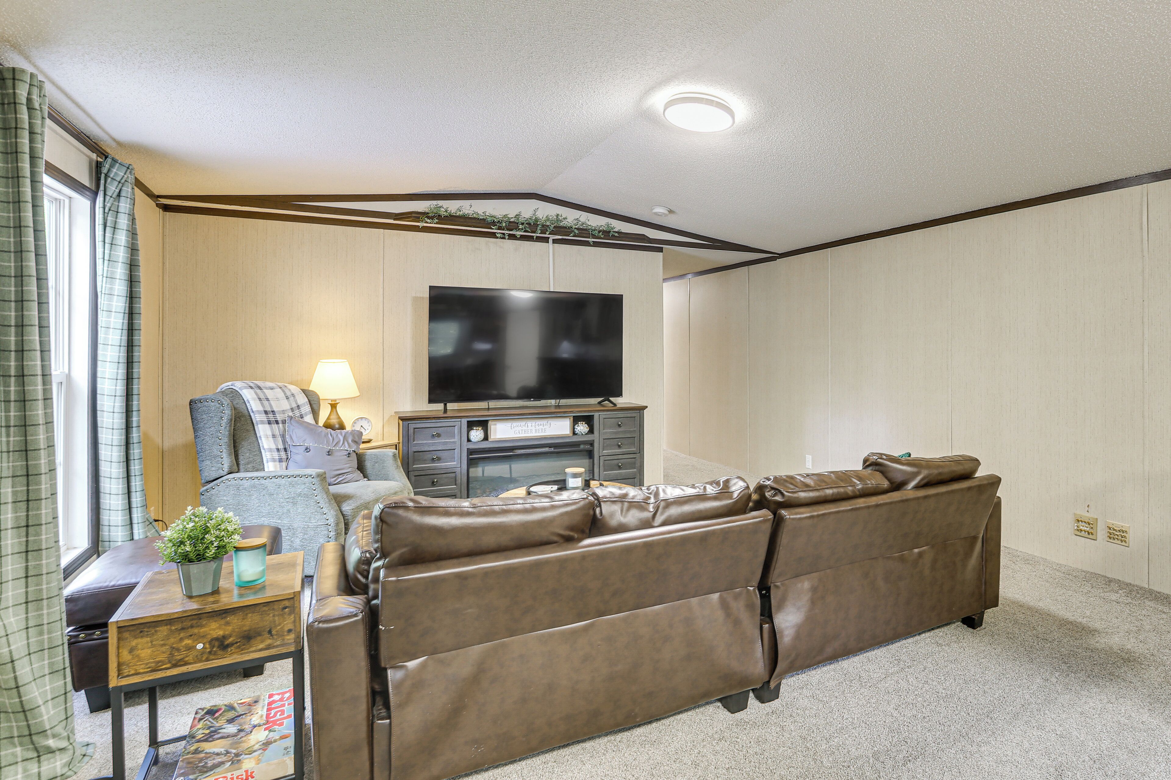 Home W/ Trail Access On 19 Acres In Wright City! - Innsbrook