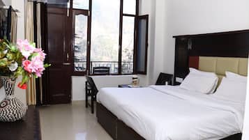 Quarto casal ou duplo luxo, sacada, vista para a cidade | Wi-Fi de cortesia