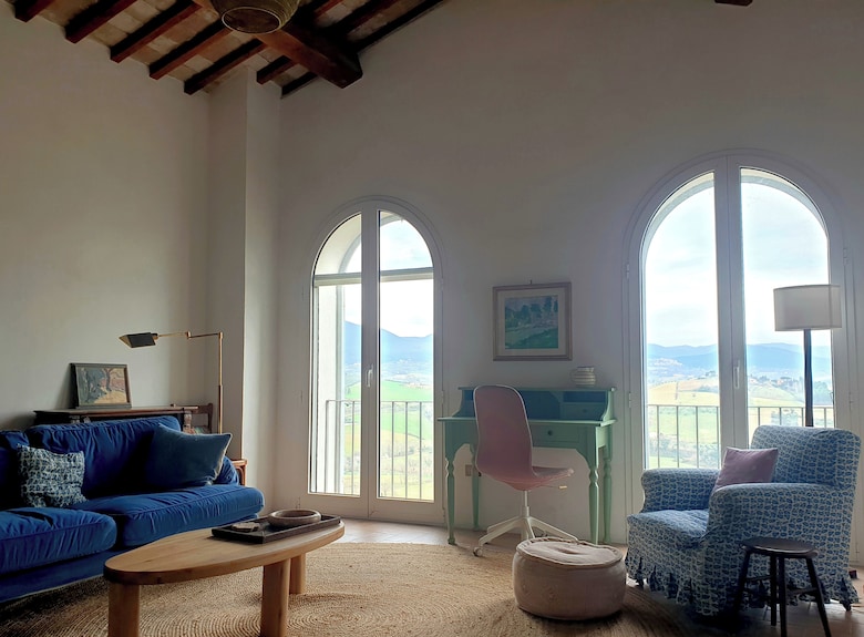 Charming Cottage In Hilltop Town With Garden And Stunning Views - Umbria