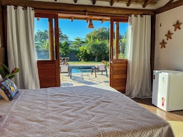 Suite-Estúdio, vista para a piscina | Cortinas/cortinados opacos, Wi-fi grátis