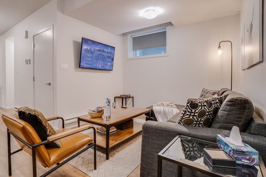 Molly - Perfectly Located, 5 Min To W Edm Mall! - Edmonton