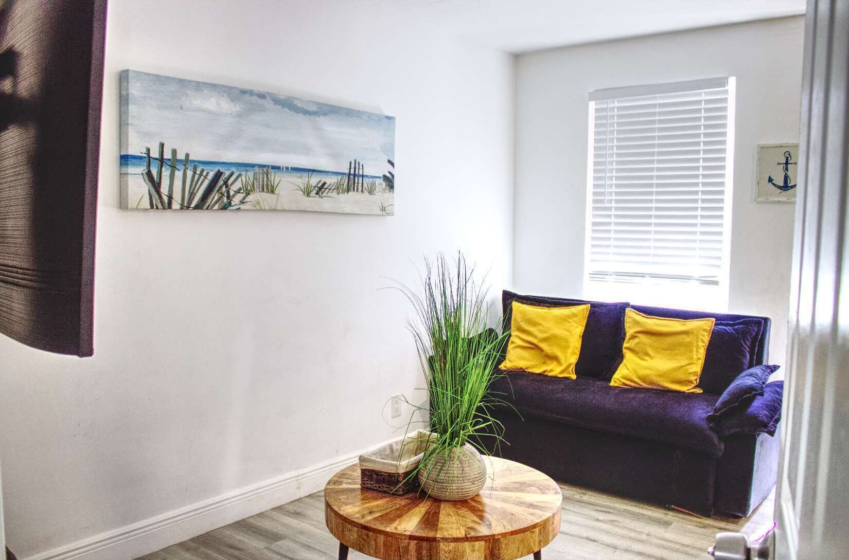 Beach Bliss: Cozy Apartment Steps From The Beach - Hallandale Beach, FL