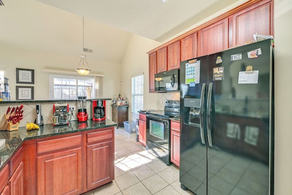 6 Mi To Charlotte Motor Speedway: Home W/ Fire Pit - Concord, NC