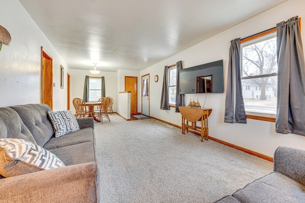 Hike, Fish & Boat: Lake Mills Home W/ Yard - Rice Lake State Park, Lake Mills