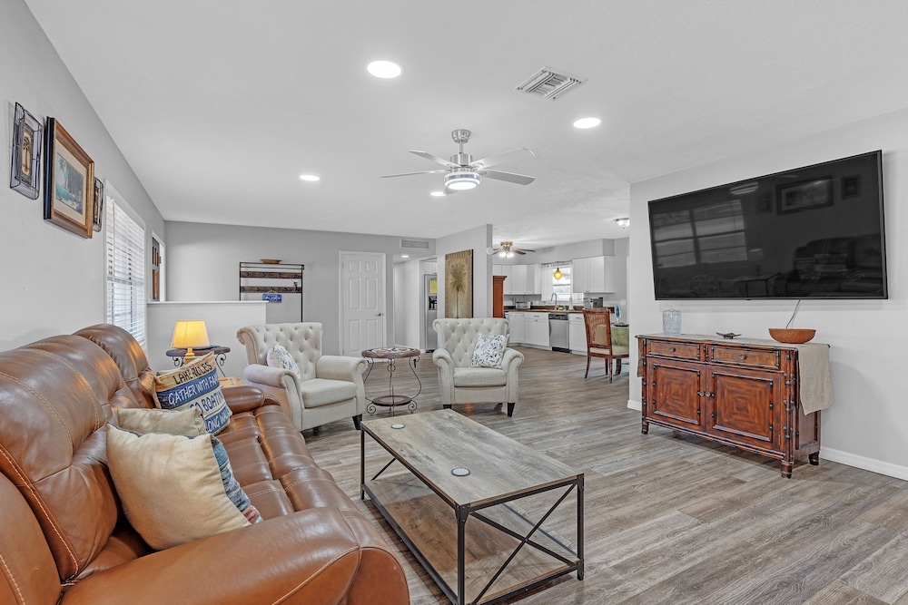 Waterfront Retreat W/ Canal Access 3 Bedroom Home - Inverness, FL