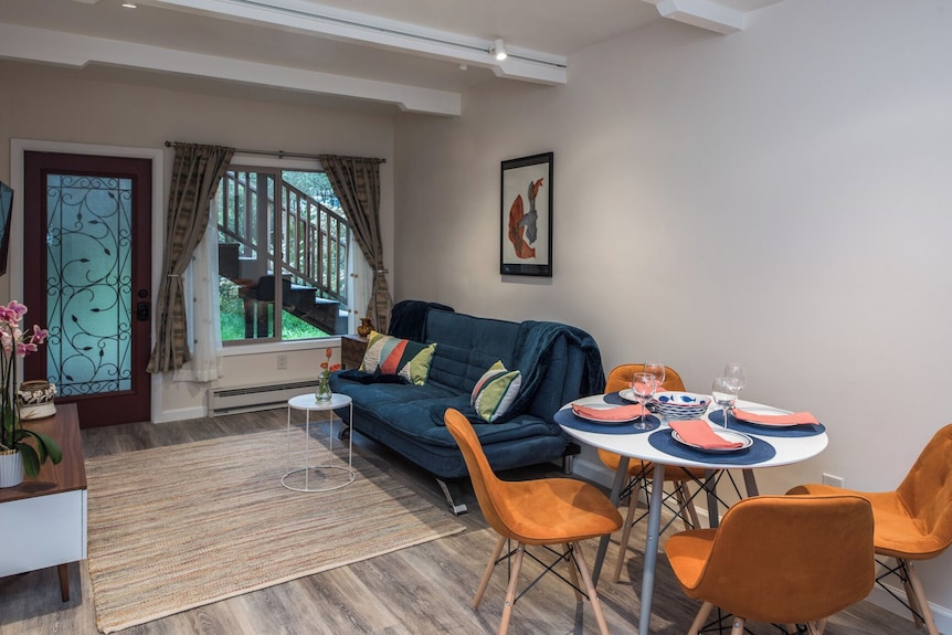 3767b International Art House - Cozy Guest Suite - Monterey, CA