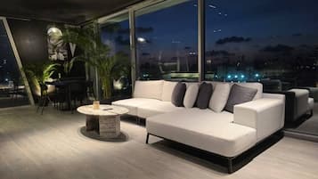 Cosmo Cube | Sala de estar | Smart TV de 55 polegadas com canais digitais