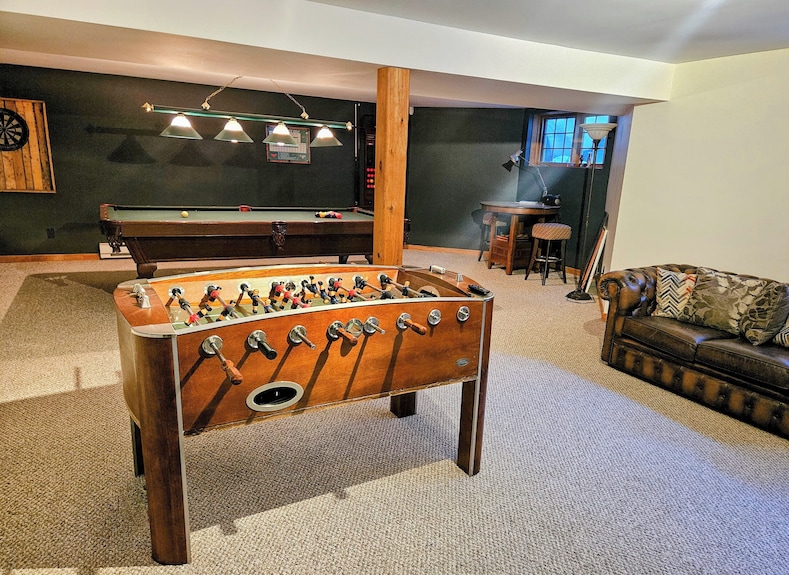 Luxury Four Bedroom Family Retreat With Private Lake, 4km Of Trails, On 37 Acres - Quebec