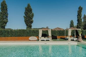 Piscina exterior sazonal