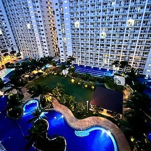 2 piscinas exteriores