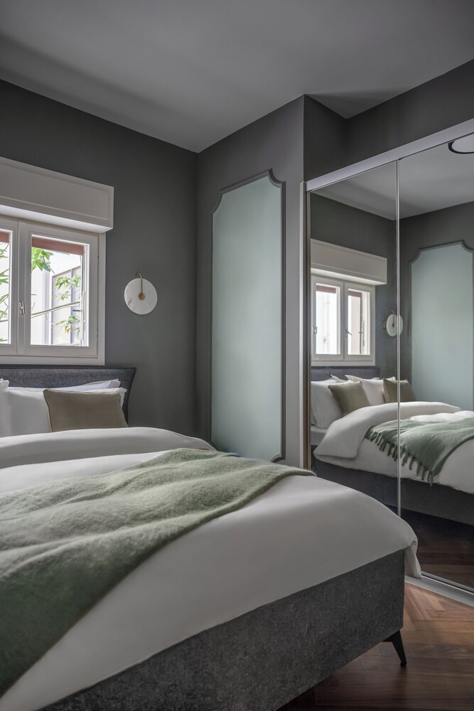 Unique & Upscale Gem +BombShelter 2 Bedroom, Fully Equipped in Tel Aviv ...