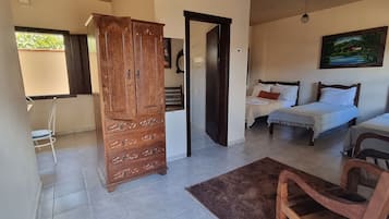 Apartamento Básico | Secretária adequada para computadores portáteis, Wi-fi grátis