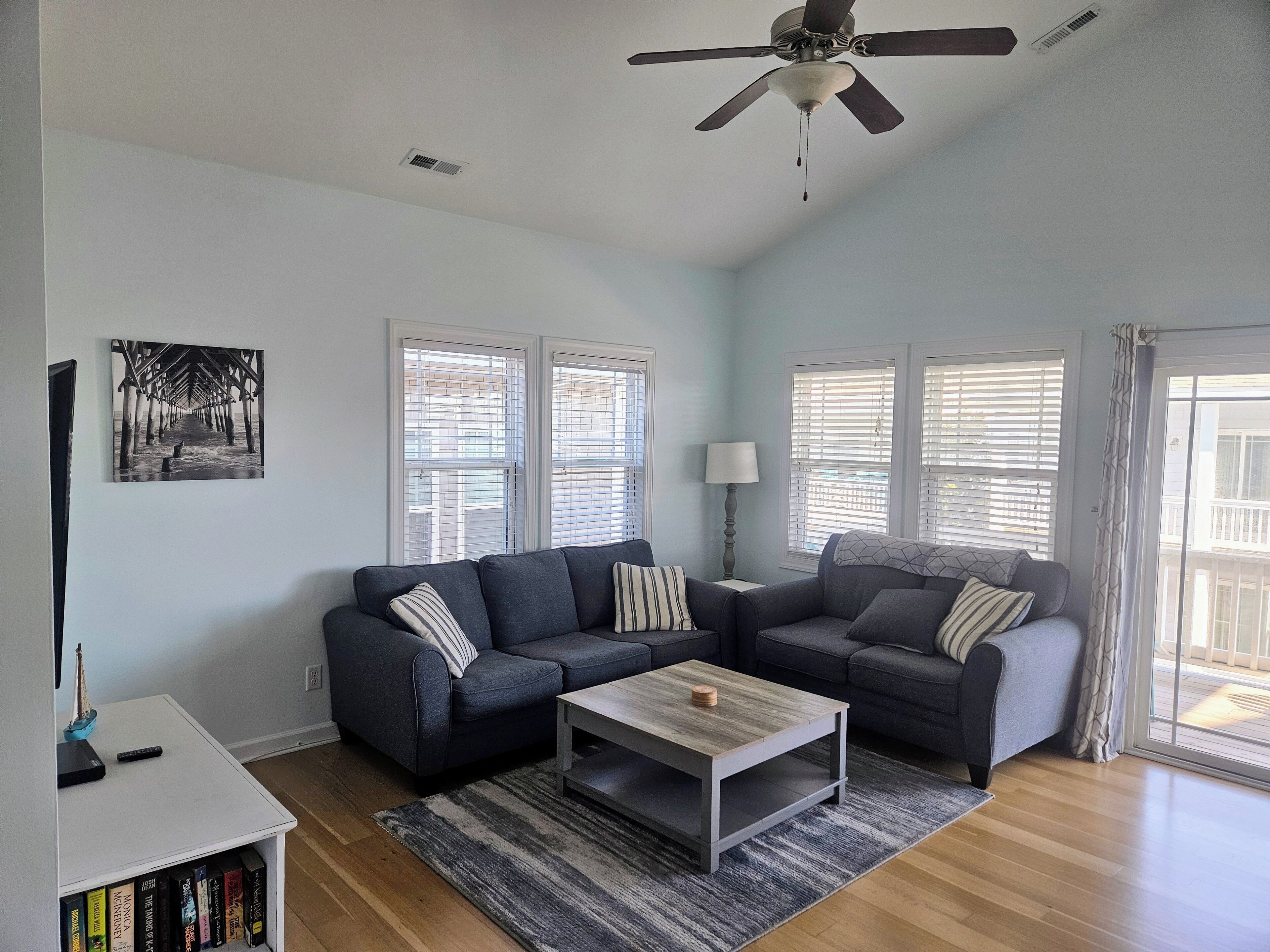 Coastal Comfort: 4-bedroom House With Pool And Sound Access, 3 Min Walk To Beach - Surf City, NC