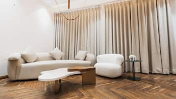 Suite Presidencial, 1 quarto | Sala de estar | Smart TV de 42 polegadas com canais via satélite