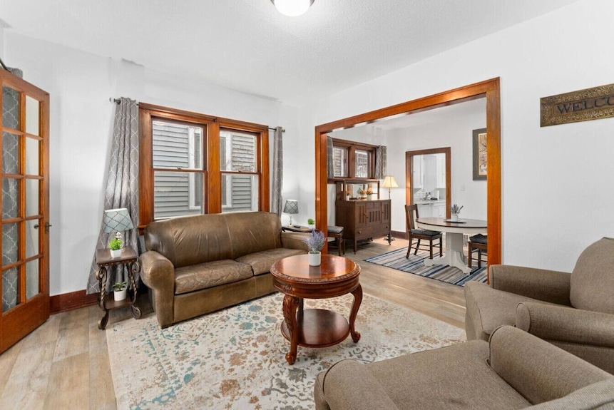 Charming Centrally Located Sunroom/fireplace - Sioux Falls, SD