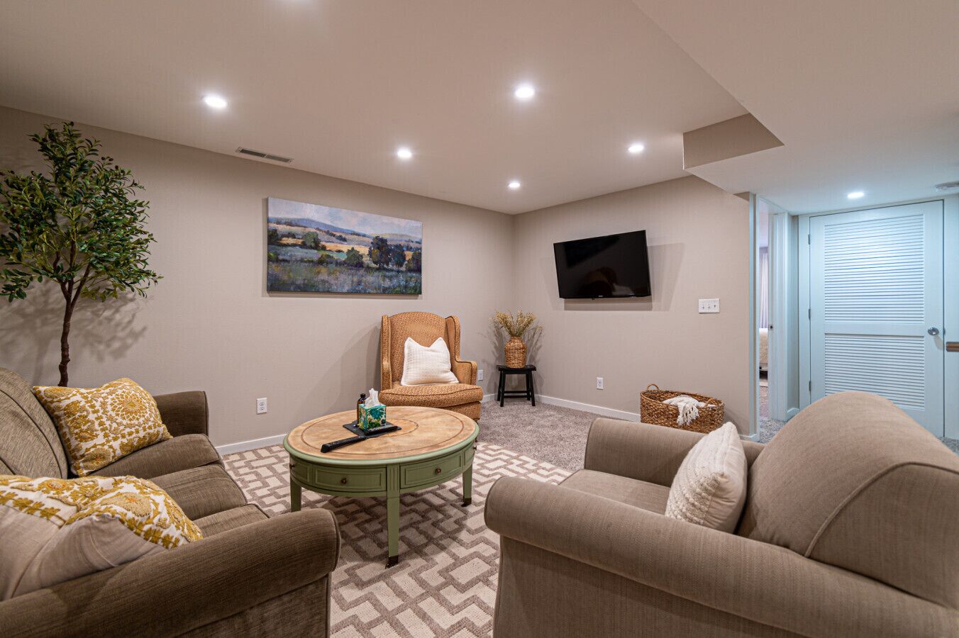 Hawkeye Haven | Garage | 4 Bd 2 Ba| Sleeps 8 - Iowa City, IA