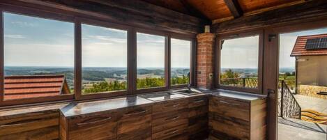 Villa (Four Bedroom Villa with Pool, Hot-Tub) | Cozinha privada | Um frigorífico