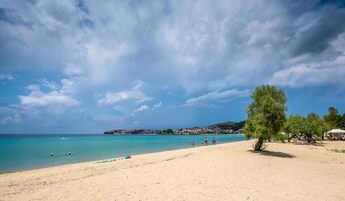 Perto da praia, 2 bares na praia 
