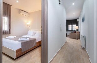 Apartamento Deluxe, Vista para a cidade | 1 quarto, cofre no quarto, quartos insonorizados 