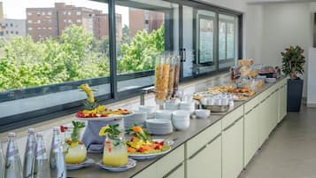 Pequeno-almoço tipo buffet diário incluído