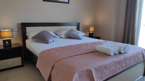 Apartamento Comfort, varanda, vista para o jardim | Cofre no quarto, Wi-fi grátis 