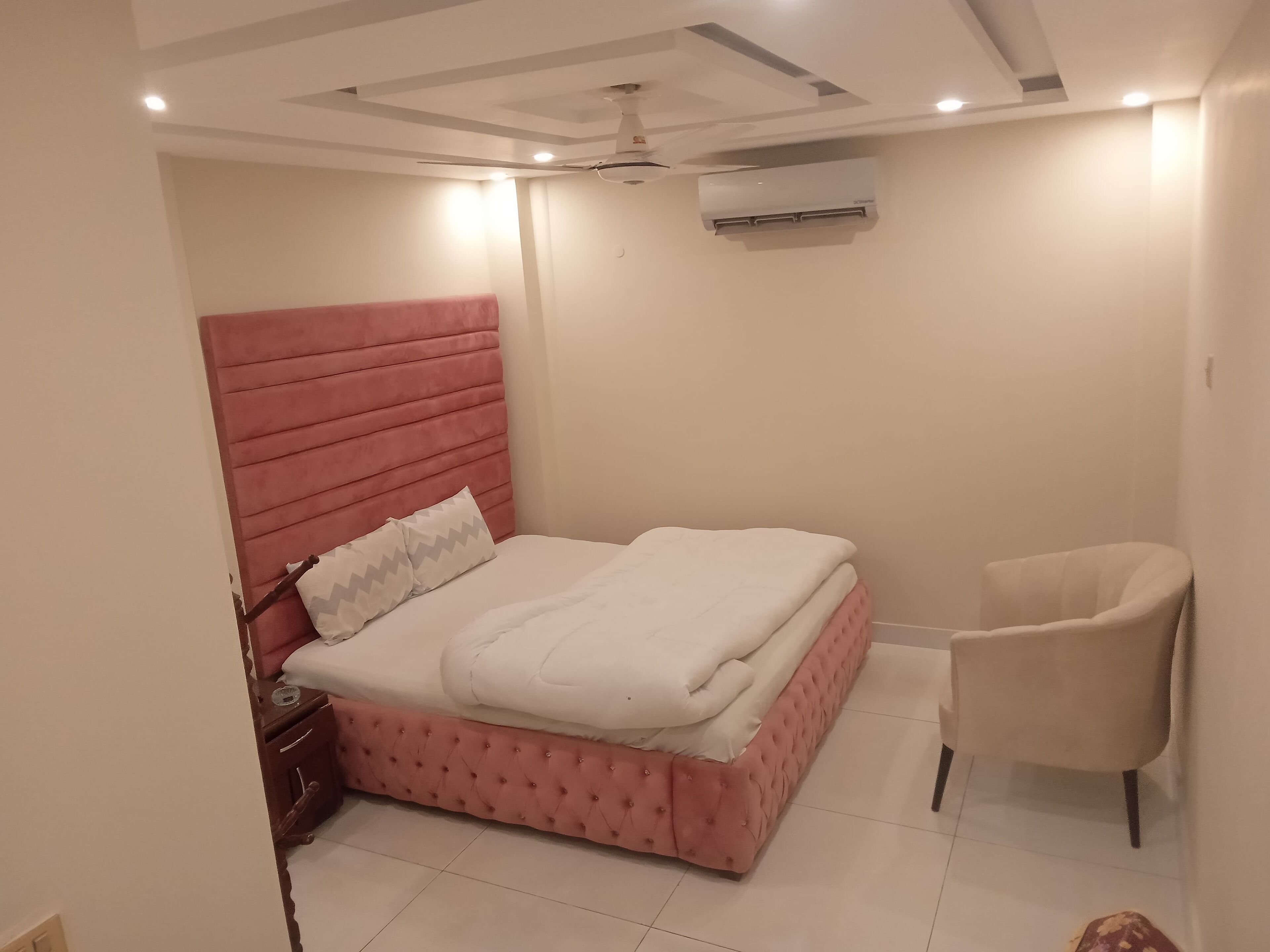 Dove Inn Hotel Barket Market - Lahore