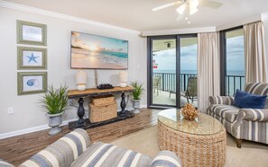 Condo, 2 quartos | Área de estar