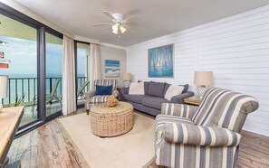 Condo, 2 quartos | Área de estar