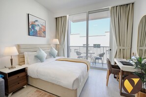 Estúdio superluxo, vista para a cidade | Espaço de trabalho para notebook, ferros/tábuas de passar roupa