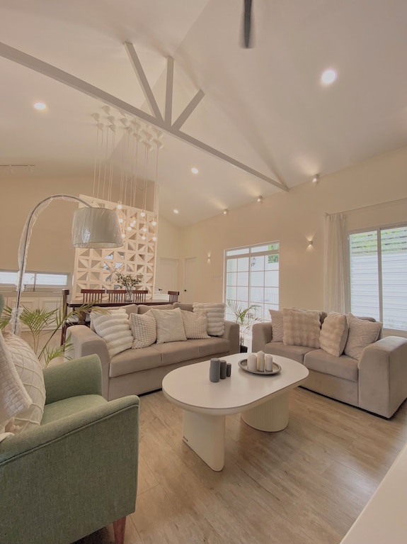 Charming 3-bedroom Bungalow With Ac, Wifi And Bonfire In Enjoyable Amadeo - Tagaytay