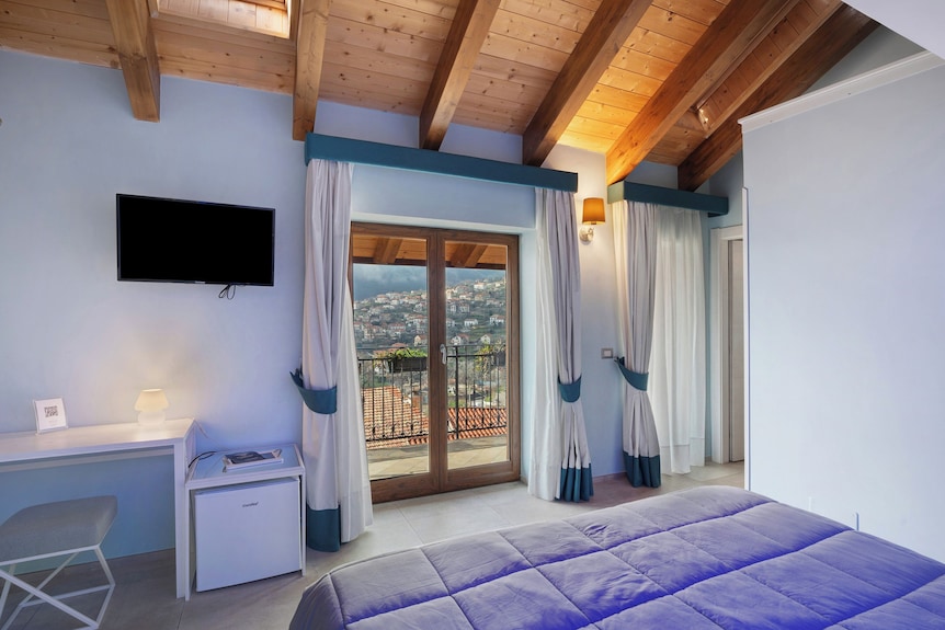 Room 'Camera Miseria E Nobilta'' With Balcony, Wi-fi And Air Conditioning - Province of Salerno
