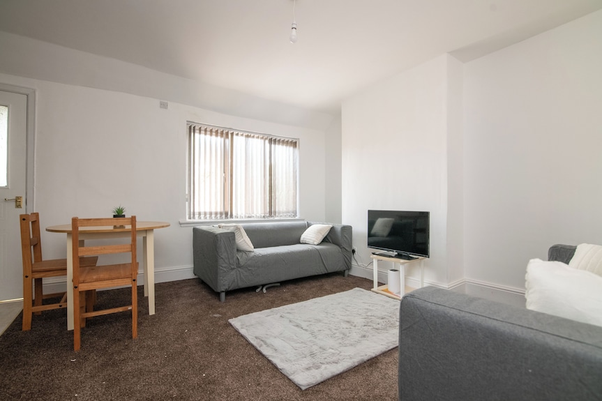 Charming 1-bedroom Apartment In Hall Green With Wifi Access - Solihull