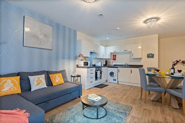Tranquil Telford Retreat With 2 Bedrooms - Telford
